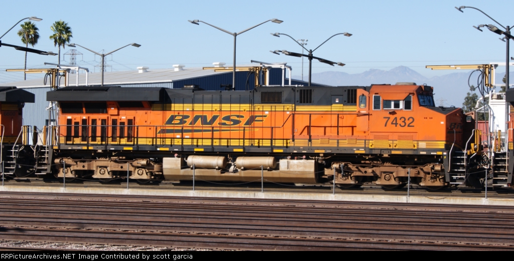 BNSF 7432